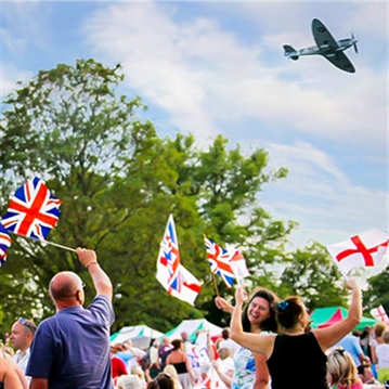 Deluxe Picnic at the Proms for Two | Find Me A Gift